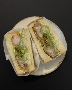 Japanse sandwiches en onigiri's: Bento Café zit verstopt achter het Weena