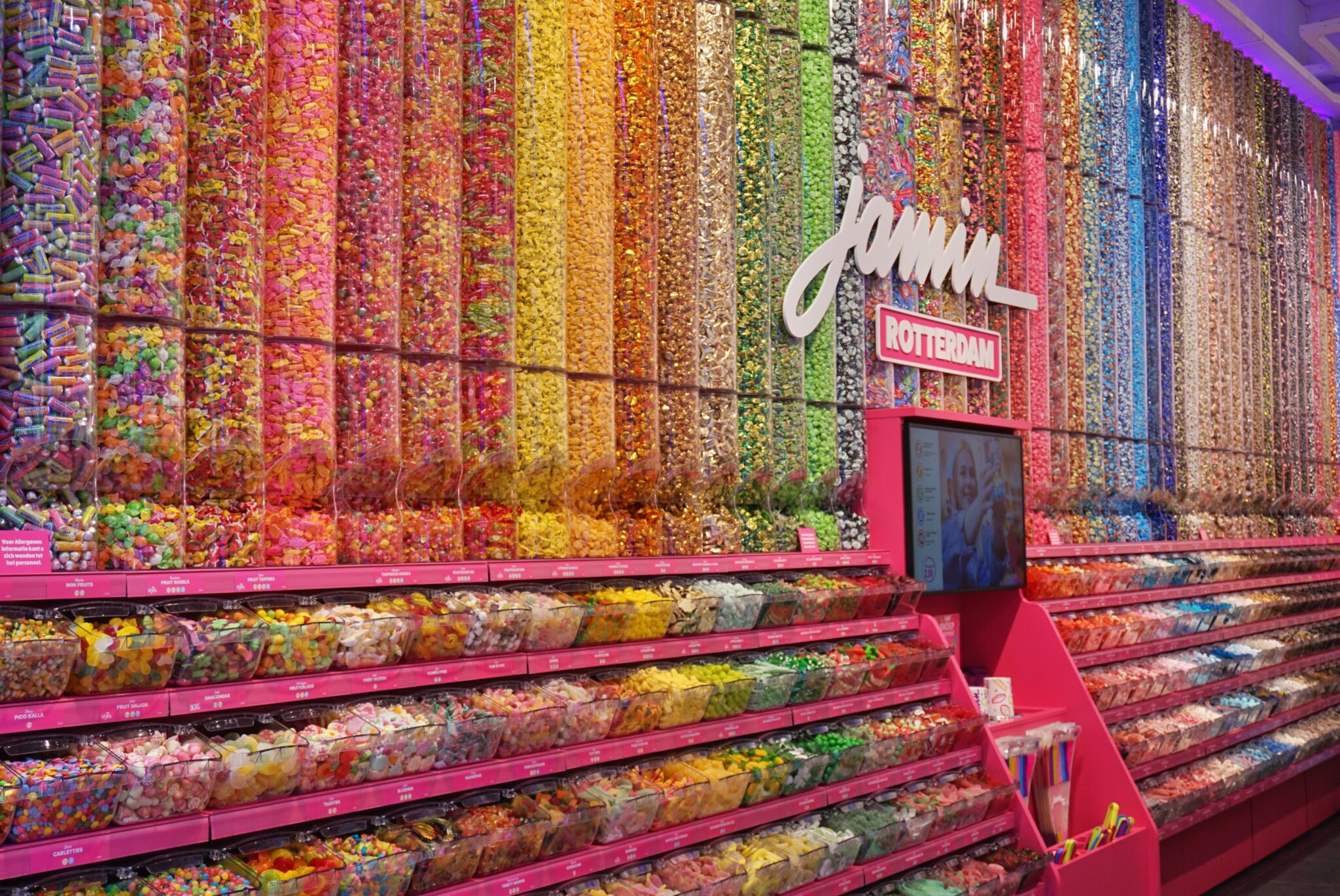 Hoogste snoepmuur van Nederland: binnenkijken in de nieuwe Jamin op de Hoogstraat