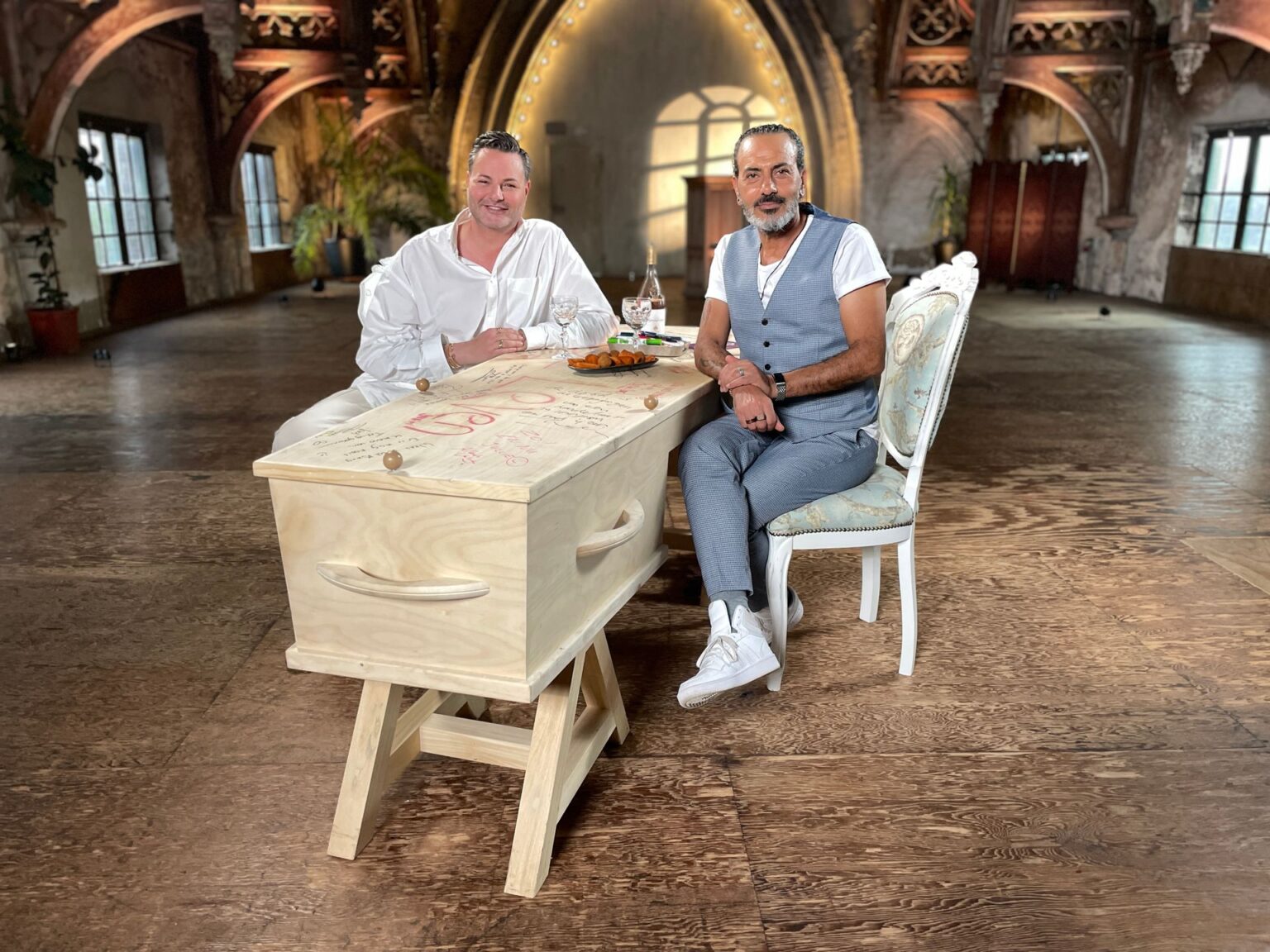 Kijktip! Fred van Leer praat in De Kist over afscheid en rouw