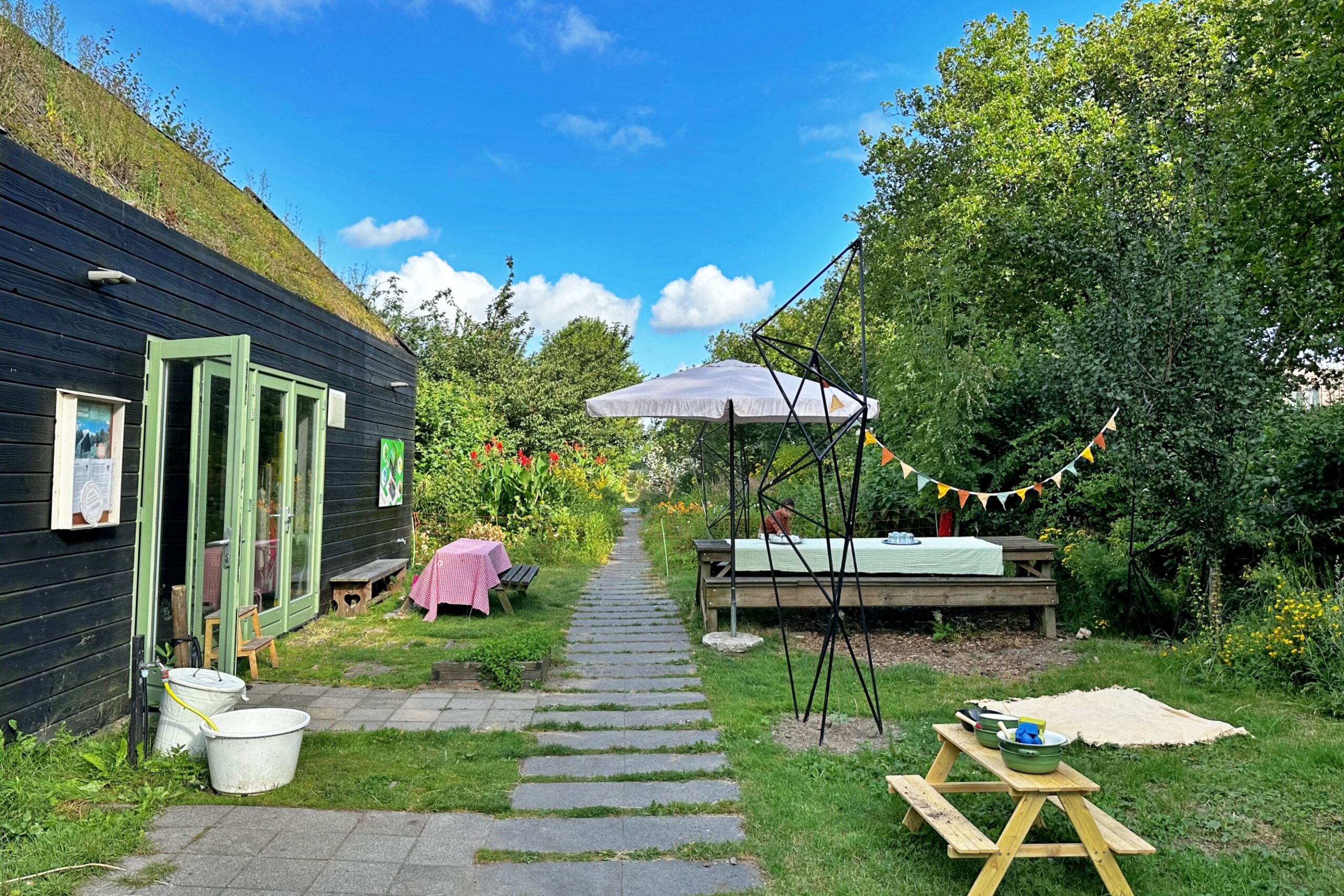 Tip! Op deze groene plek is wekelijks een gratis Mama Café