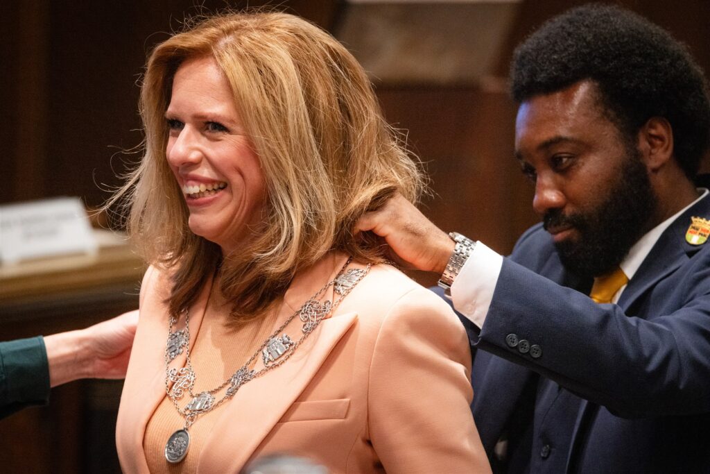 Historisch moment: Carola Schouten is nu burgemeester van Rotterdam