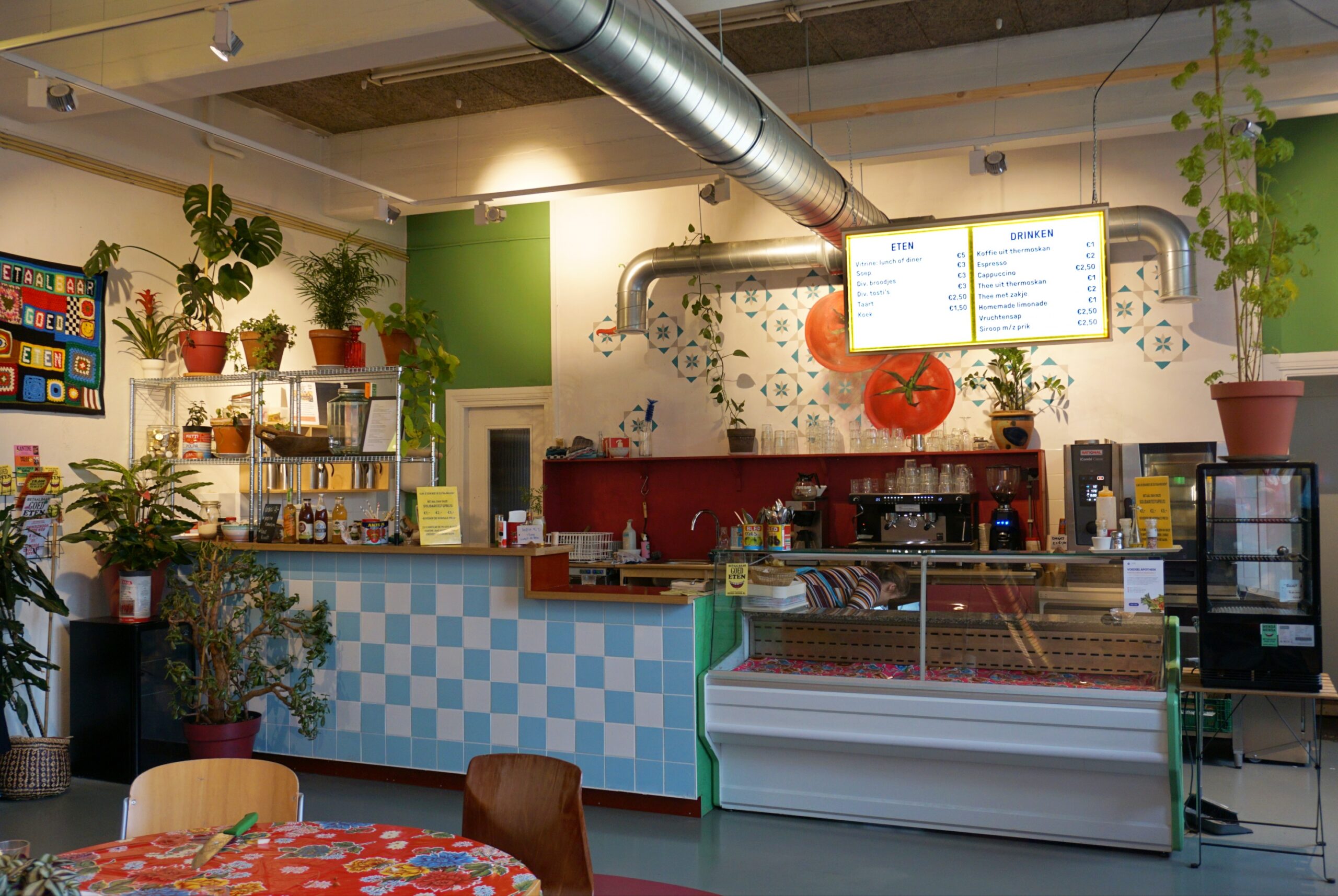 Hier op Zuid scoor je koffie voor 1 euro (en een belegd broodje voor 3 euro)