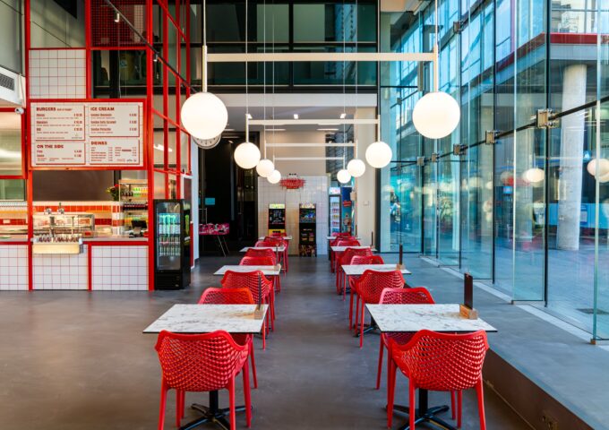 Bijzonder moment: na precies 150 jaar vertrekt er weer een Rotterdam ...