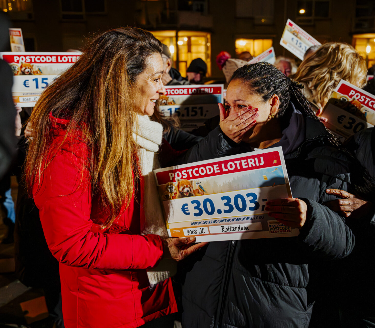 Wauw! 55 Rotterdammers verdelen 1 miljoen euro van de Postcode Loterij