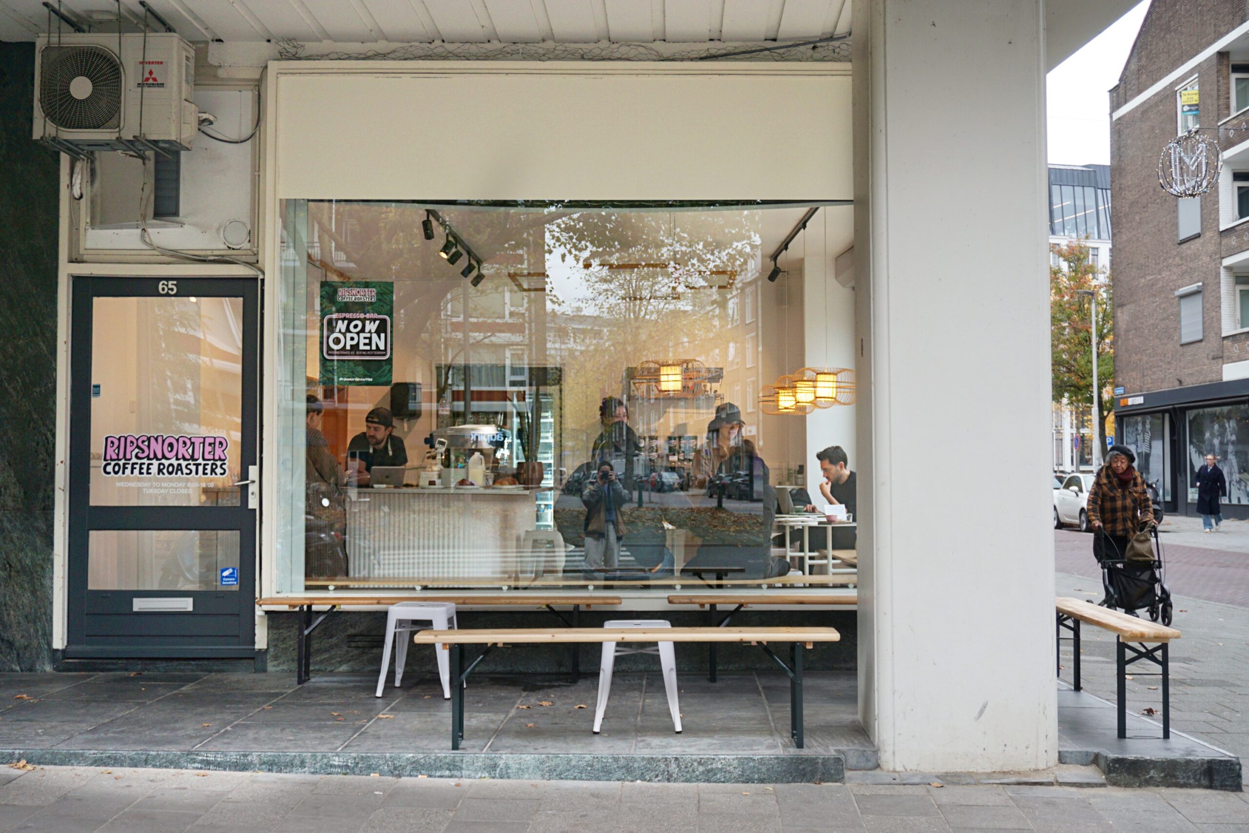 In koffiebar Ripsnorter drink je zeldzame bonen: 'We bewaren ze in ...