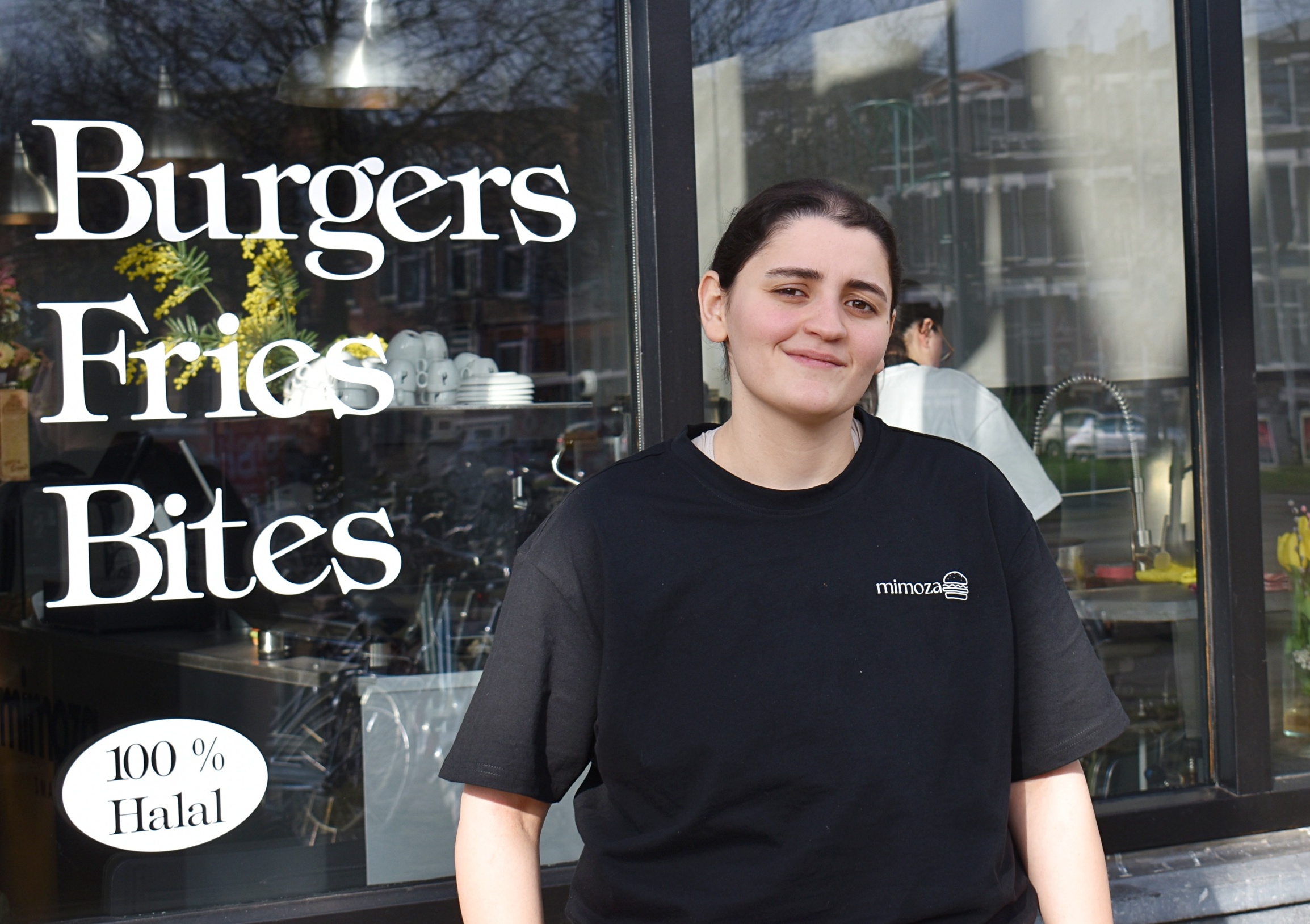 Mimoza Smashburgers is nieuw in West: 'Op onze kipburger zit koolsla met framboos'