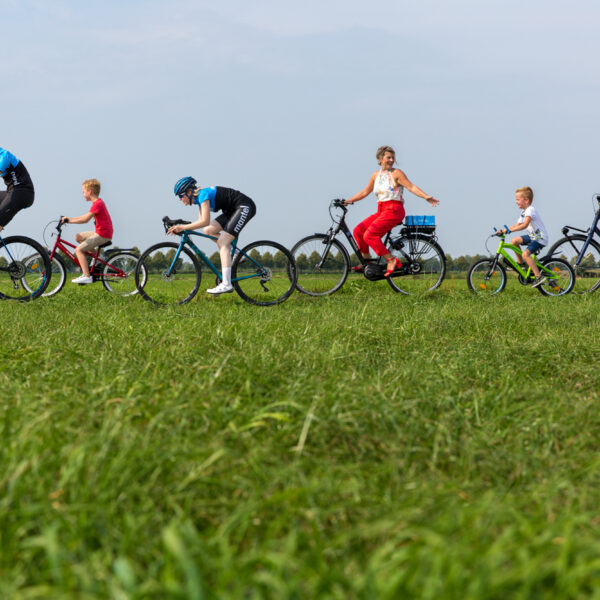 Kijktip: zo gaat het 25 jaar later met de Meiden van de Keileweg