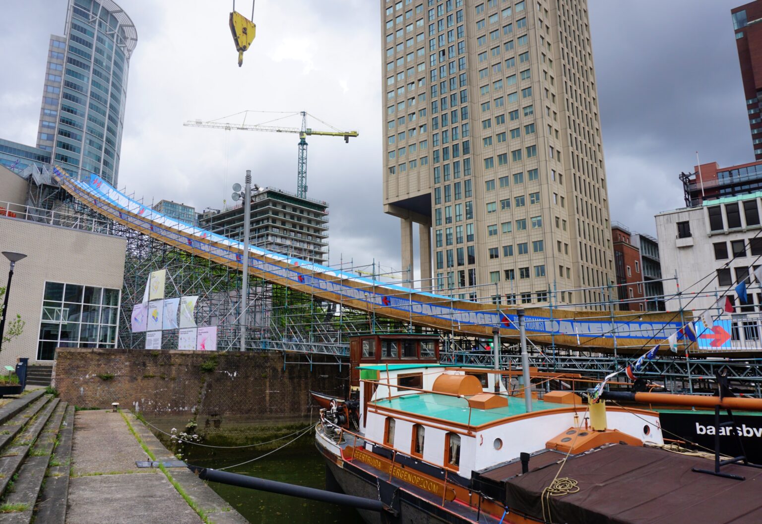 Video: wij pakten de 100 meter lange glijbaan vanaf het Maritiem Museum
