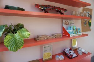 Textiel, plastic en elektronica: bij deze nieuwe recyclewinkel krijg je ...