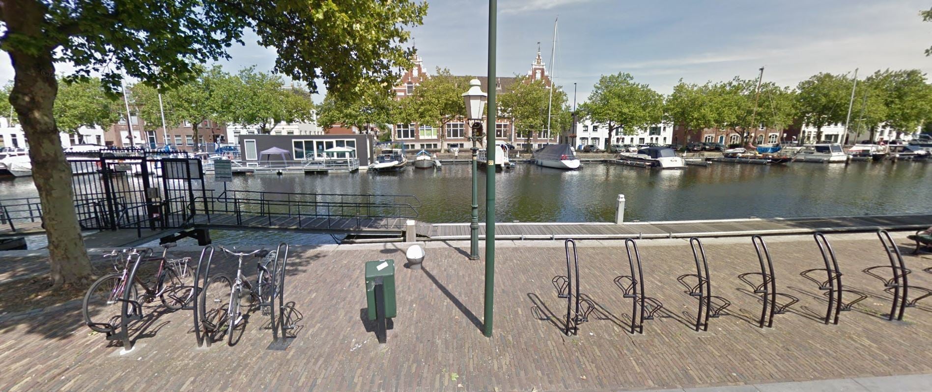 Funda-parel: vierkamerappartement in het Hollandiagebouw Vlaardingen