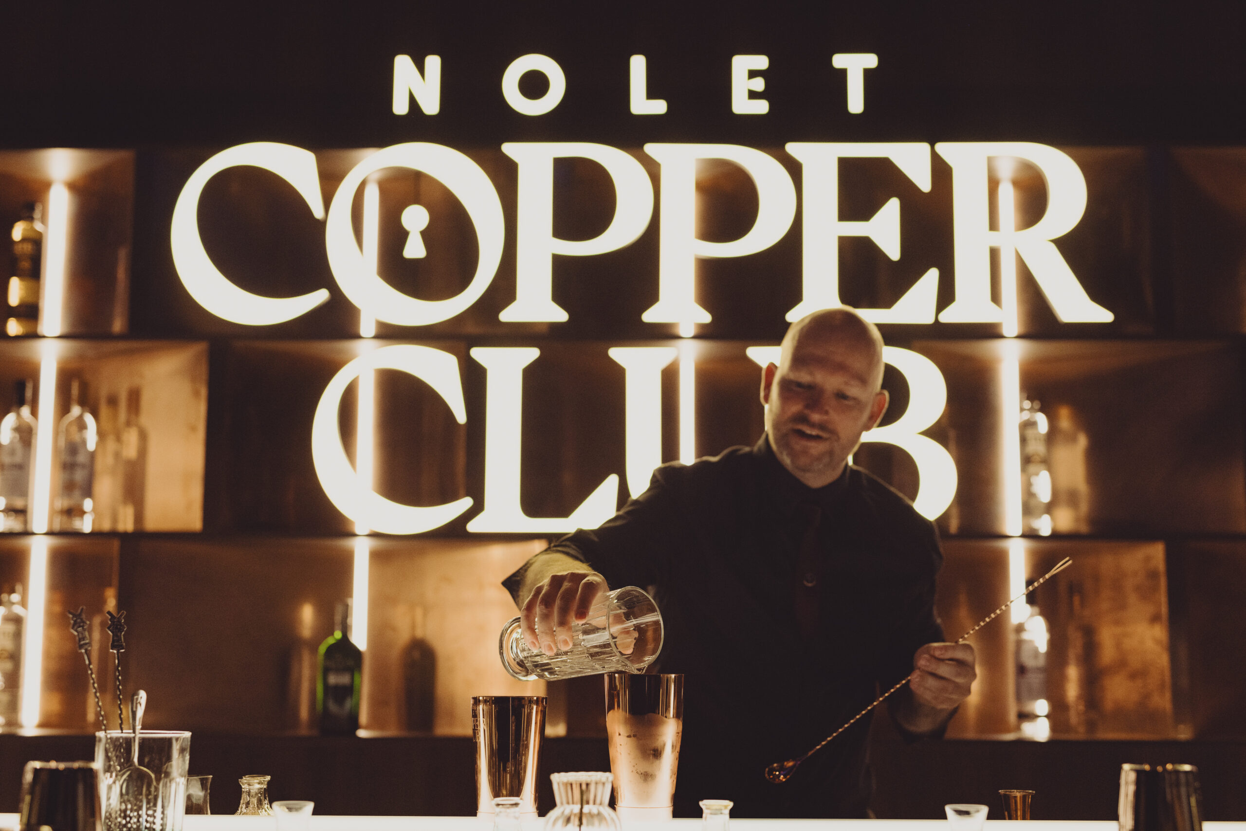 Cheers! Cocktailbar Nolet Copper Club opent in iconisch pand in Schiedam