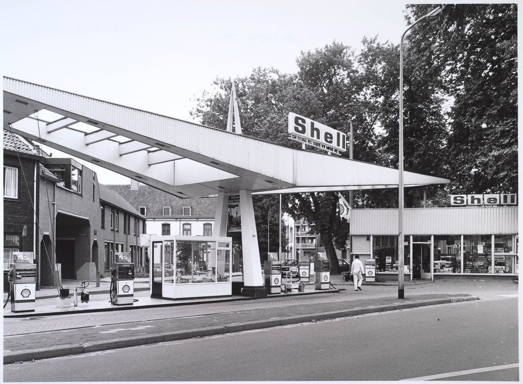 Vroeger: toen we nog konden tanken bij de Shell aan het Korvelplein ...