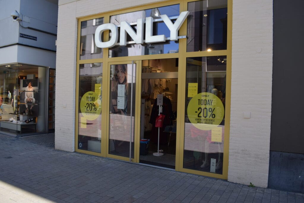 Deze 15 winkels in de Heuvelstraat zijn gewoon open - indebuurt Tilburg