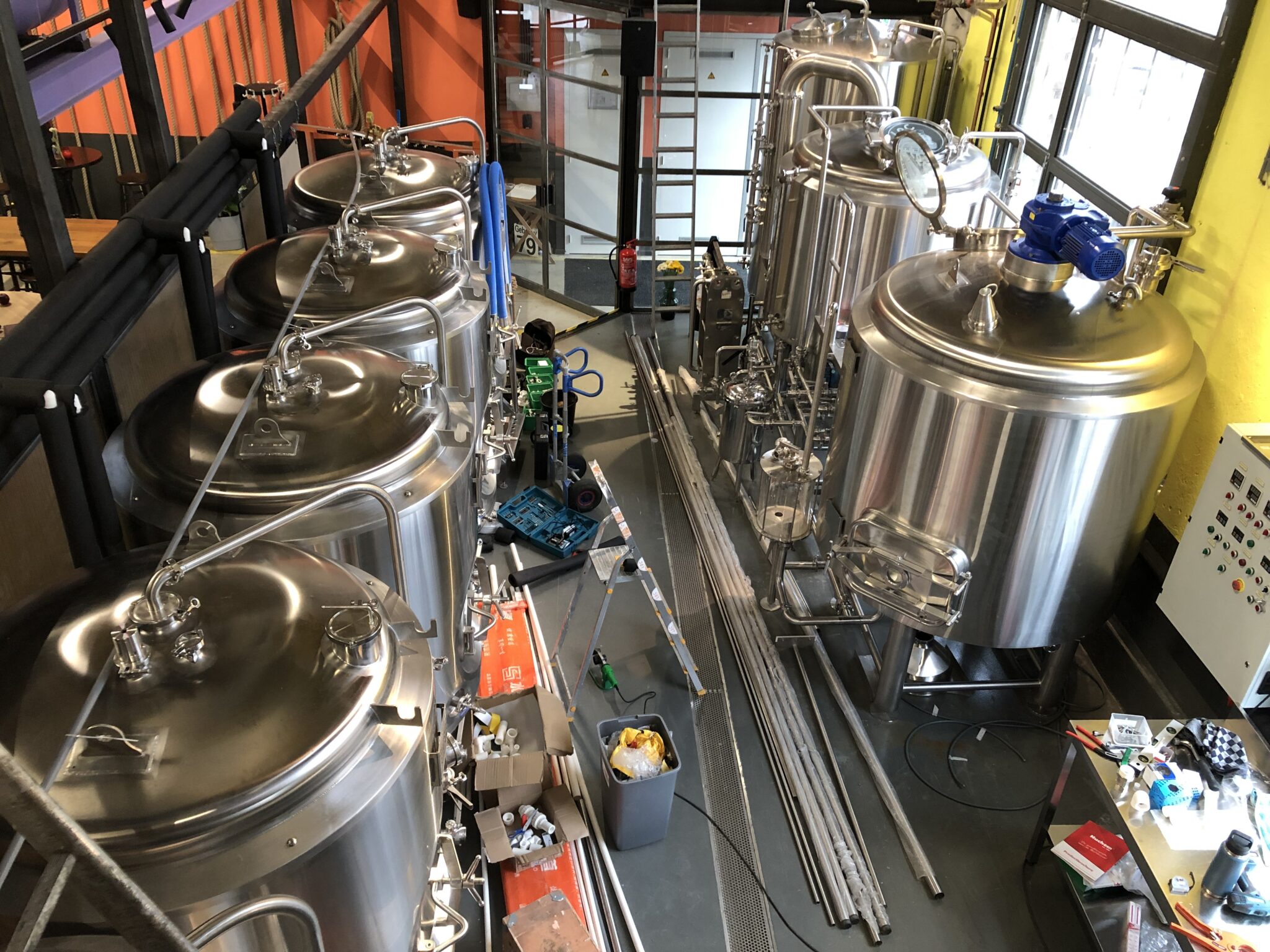 Erwin opende Craft Beer Bar met LOC Brewery: 'Supertrots' Erwin opende Craft Beer Bar met LOC Brewery: 'Supertrots'