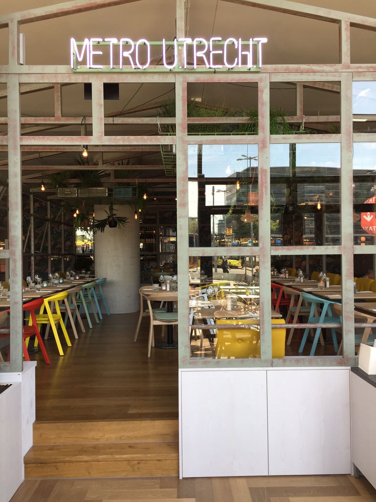 Metro City Kitchen is open en zo ziet het eruit