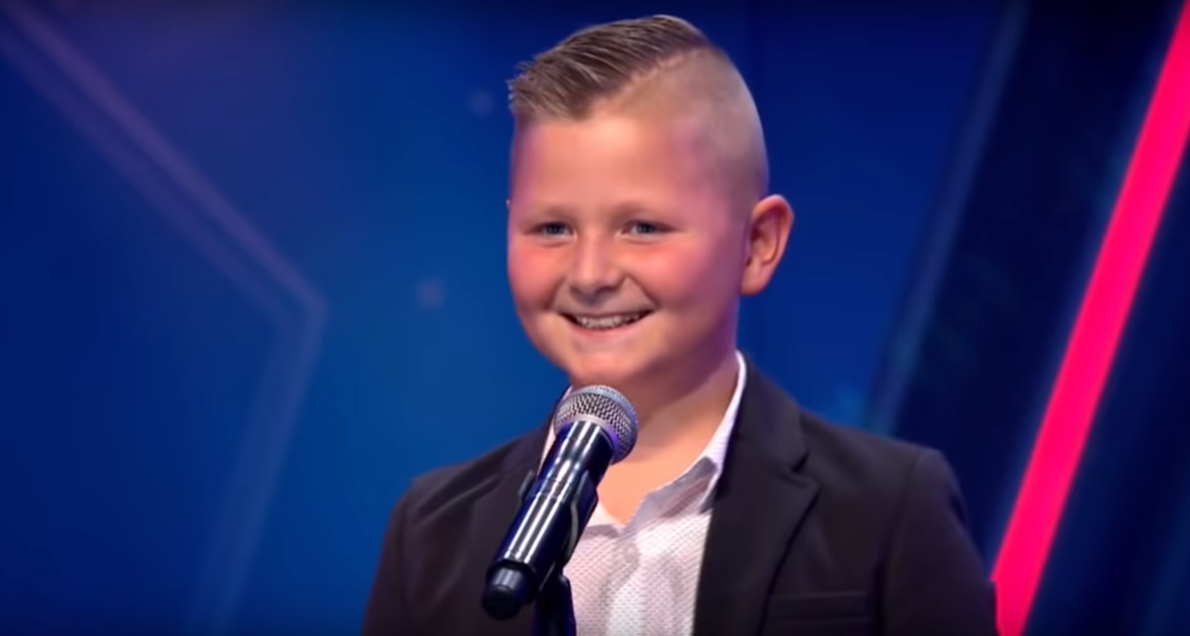 Pietje met ontroerend optreden door naar de finale van Holland's Got ...