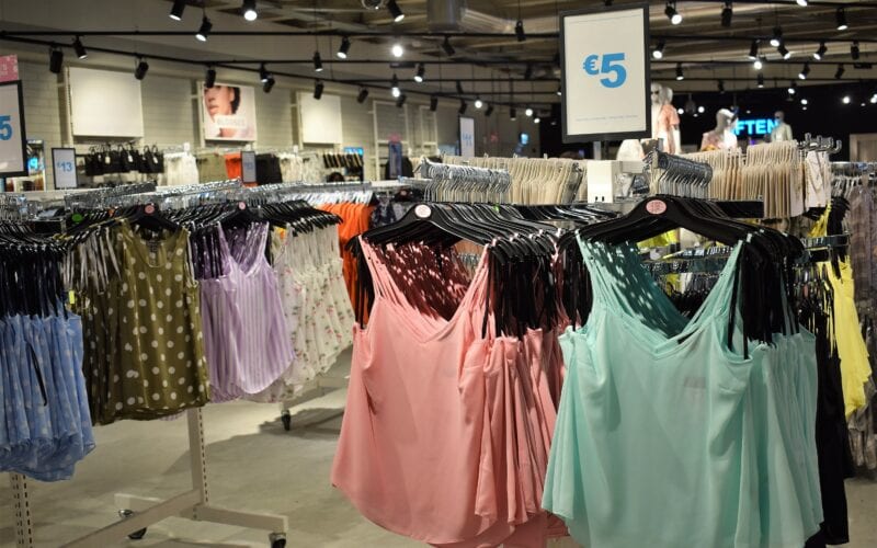 Vier verdiepingen vol kleding en accessoires: Primark in Utrecht is ...
