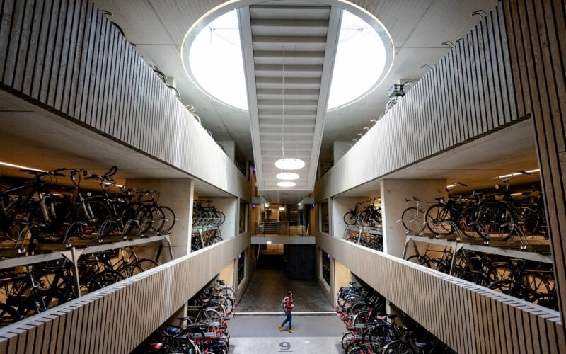 Je fiets parkeren in de grootste fietsenstalling ter wereld, zo ziet ...