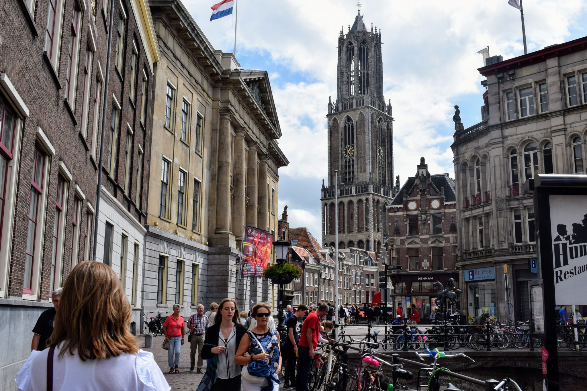 Vet! Je kunt binnenkort een stukje van de Domtoren in je huis zetten ...