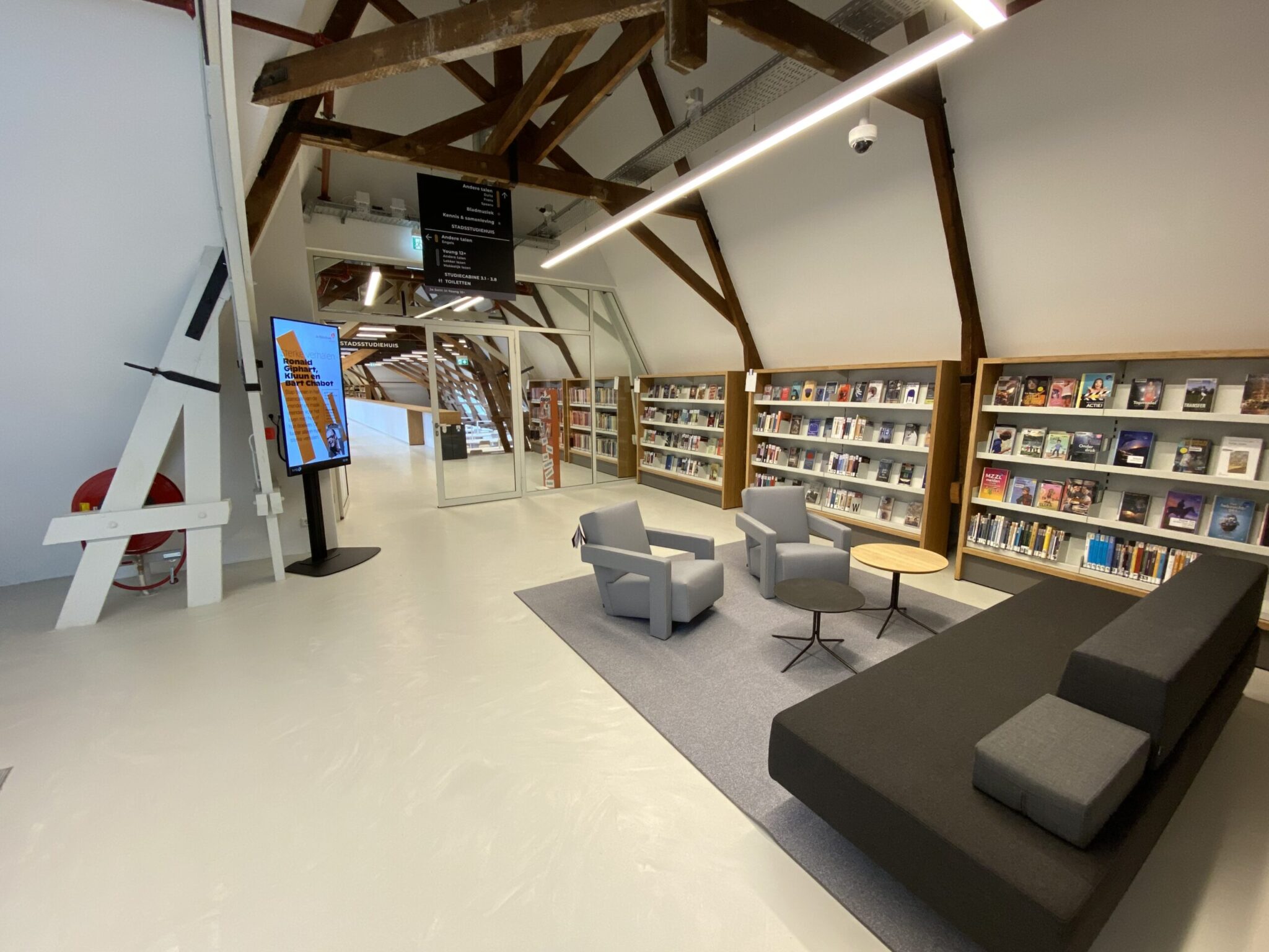 De nieuwe Bibliotheek aan de Neude gaat bijna open en wij namen alvast ...