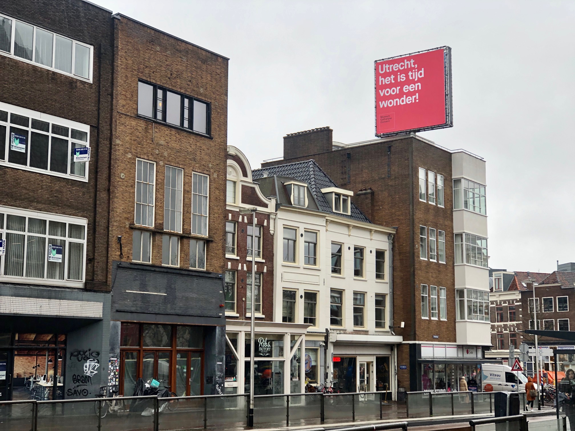 Utrechtse mysteries: wat doet het bord met de tekst 'Utrecht het is ...