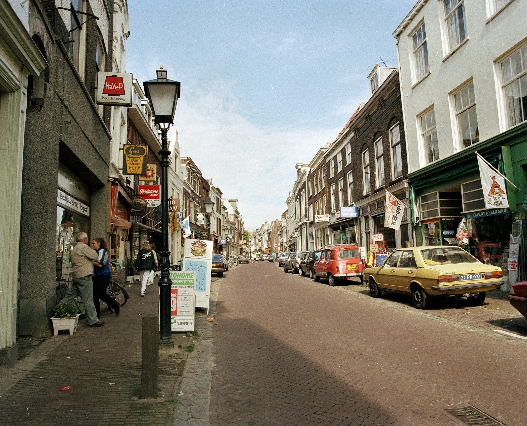 Oh, de nostalgie! Een ode aan de Twijnstraat in 8 foto's van vroeger ...
