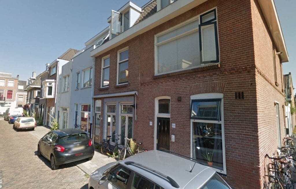 Even gluren: dit is het kleinste huis dat nu te koop staat in Utrecht - indebuurt Utrecht