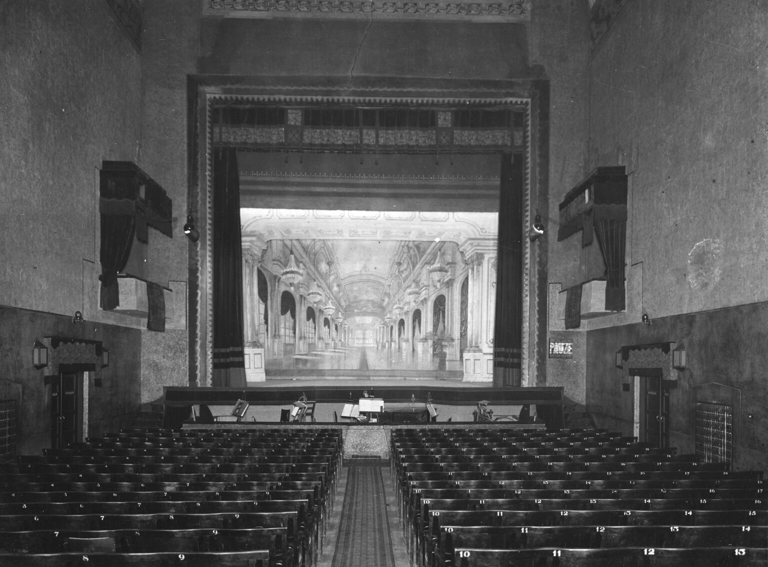 Nostalgie! 7 x zo zag naar de bioscoop gaan er vroeger uit in Utrecht ...