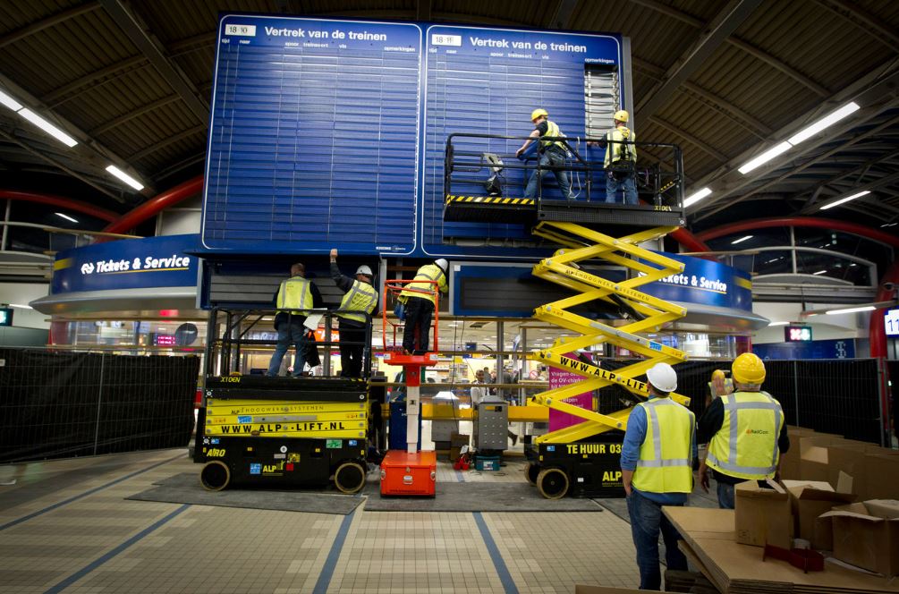 Utrecht Centraal krijgt eindelijk weer een groot informatiebord en zo ...