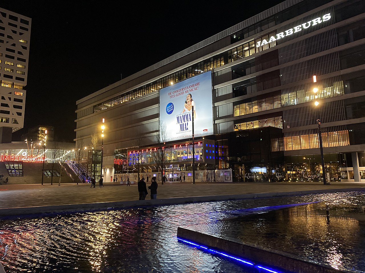 Volle zalen in het Beatrix Theater: dit wil je weten over de ...