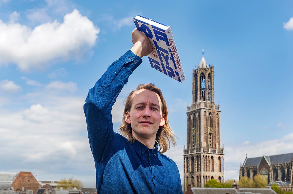 Tim van de Utrechtse Boekenbar finalist Boekenverkoper van het jaar ...