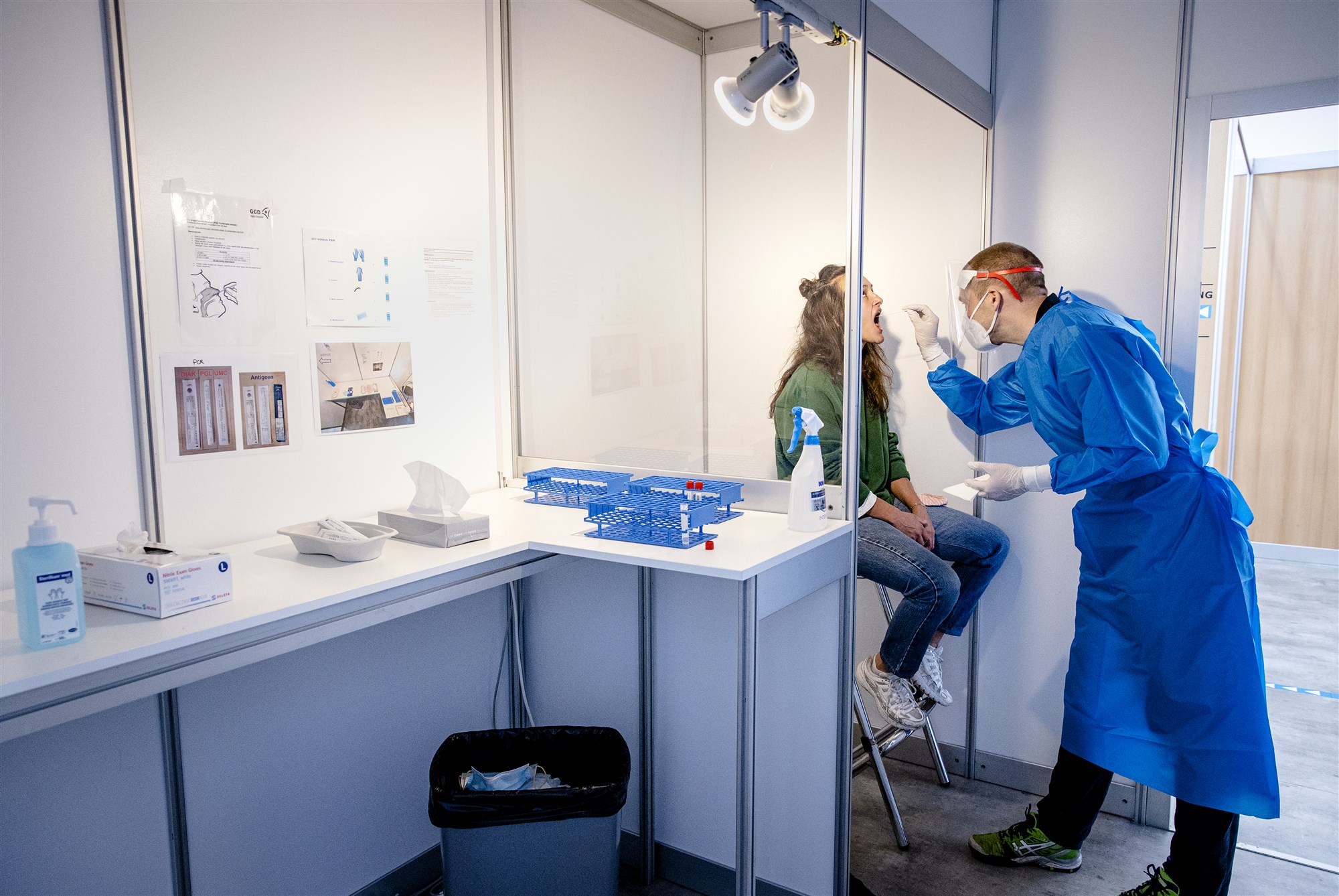 Extreme drukte bij de GGD teststraten in Utrecht: dit moet je weten ...