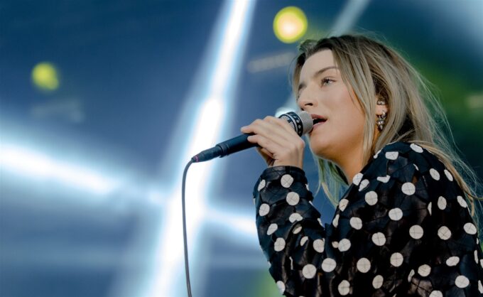 Rondé is niet te stoppen: miljoen views voor clip, piek in Top 40 én ...