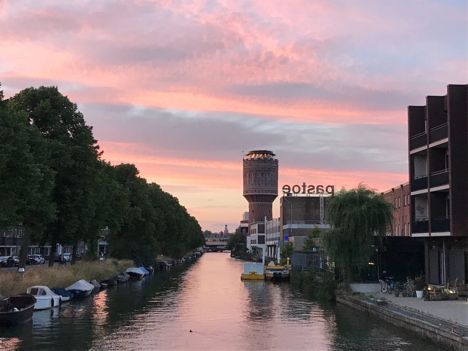 Kijk en vergelijk: zo zagen de watertoren en Pastoefabriek er dertig ...