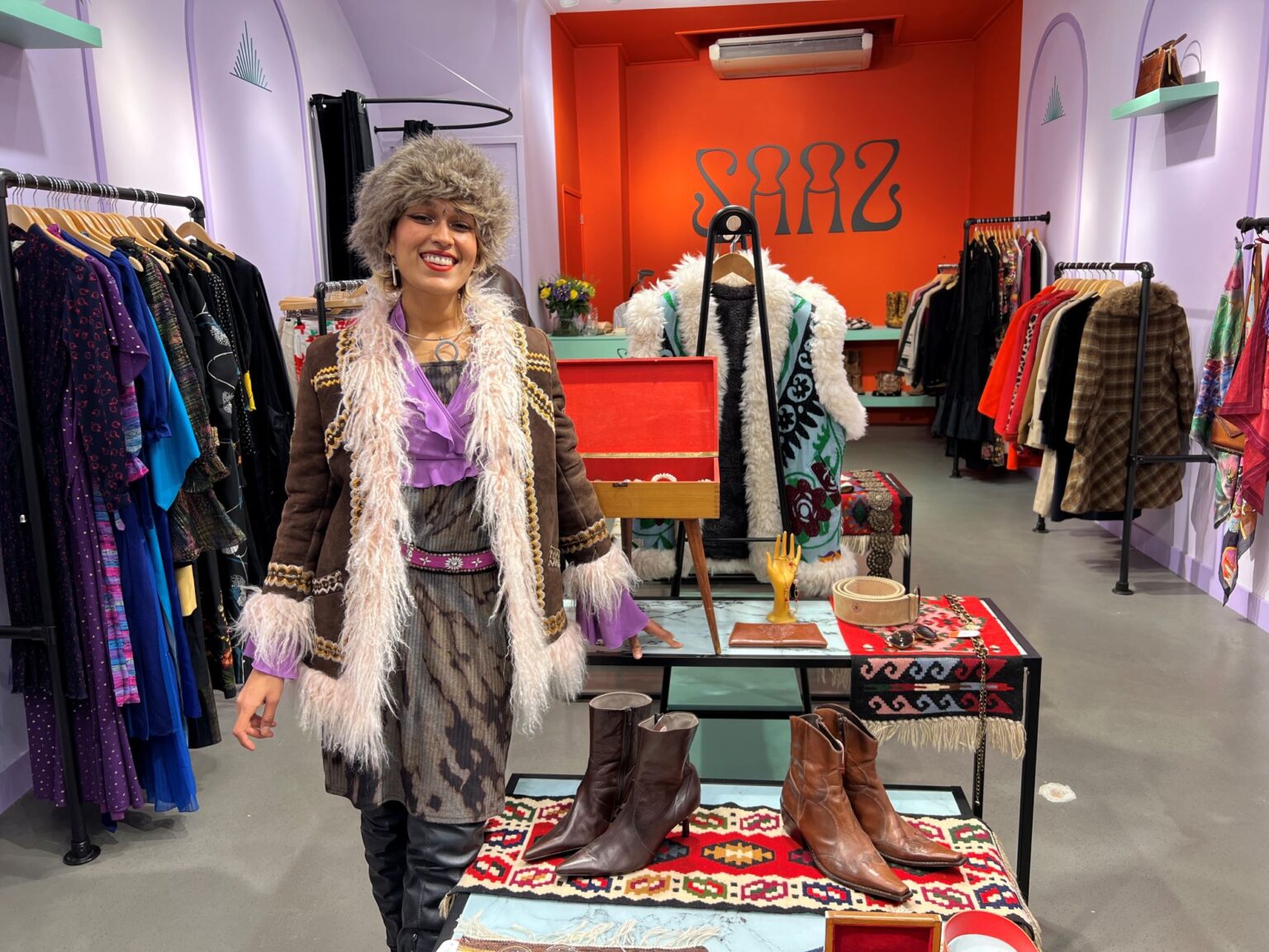 Nieuwe vintagewinkel in Utrecht: 'De Afghaanse jassen zijn in jaren 60 ...