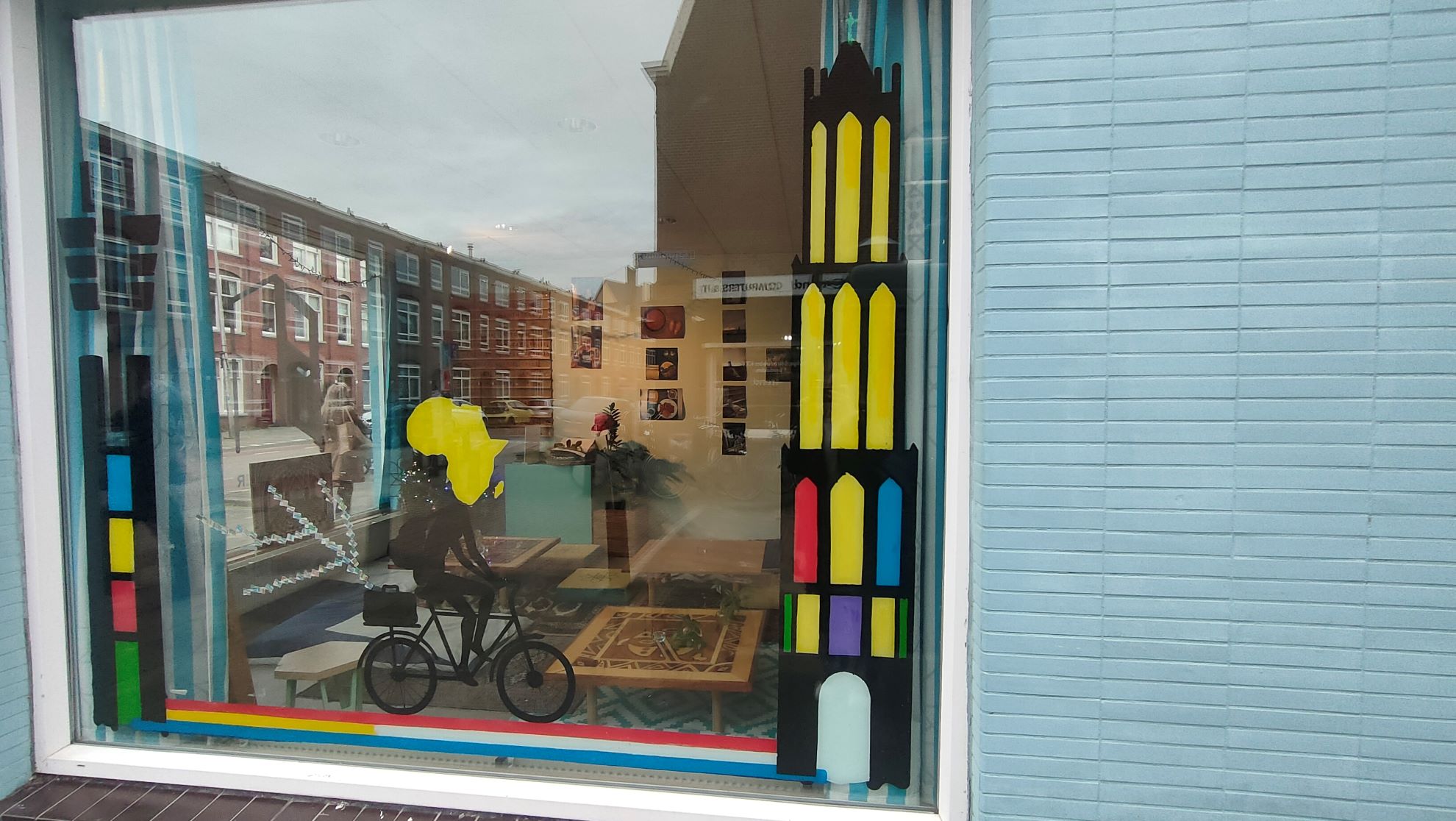 Raden maar! Waar in Utrecht vind je deze raamsticker van de Domtoren ...