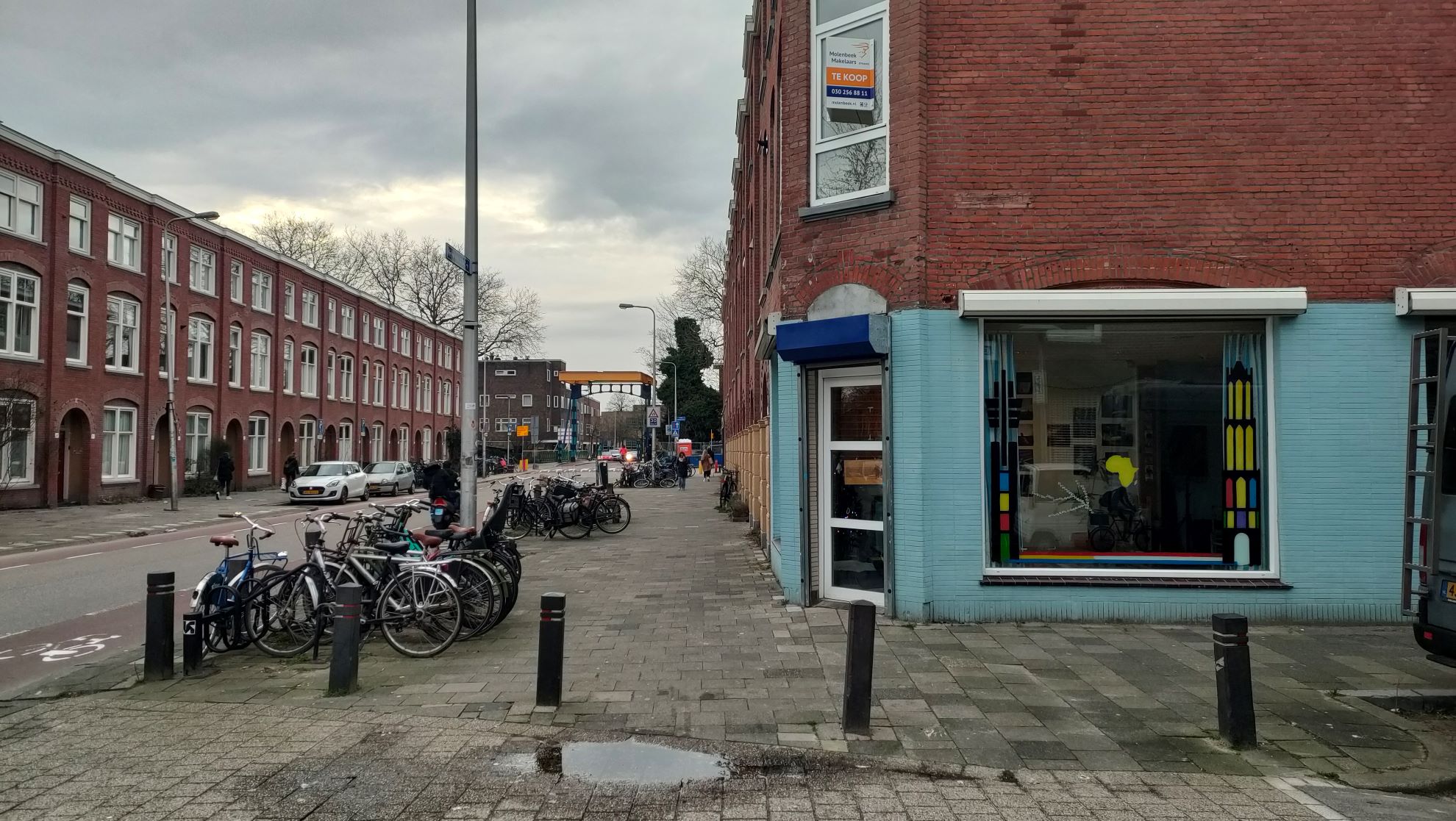 Raden maar! Waar in Utrecht vind je deze raamsticker van de Domtoren ...