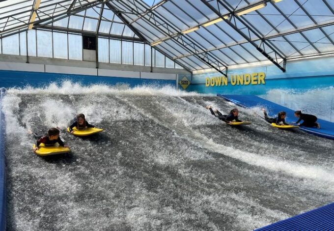 Ja écht: hier dicht bij Utrecht kun je het hele jaar heerlijk surfen