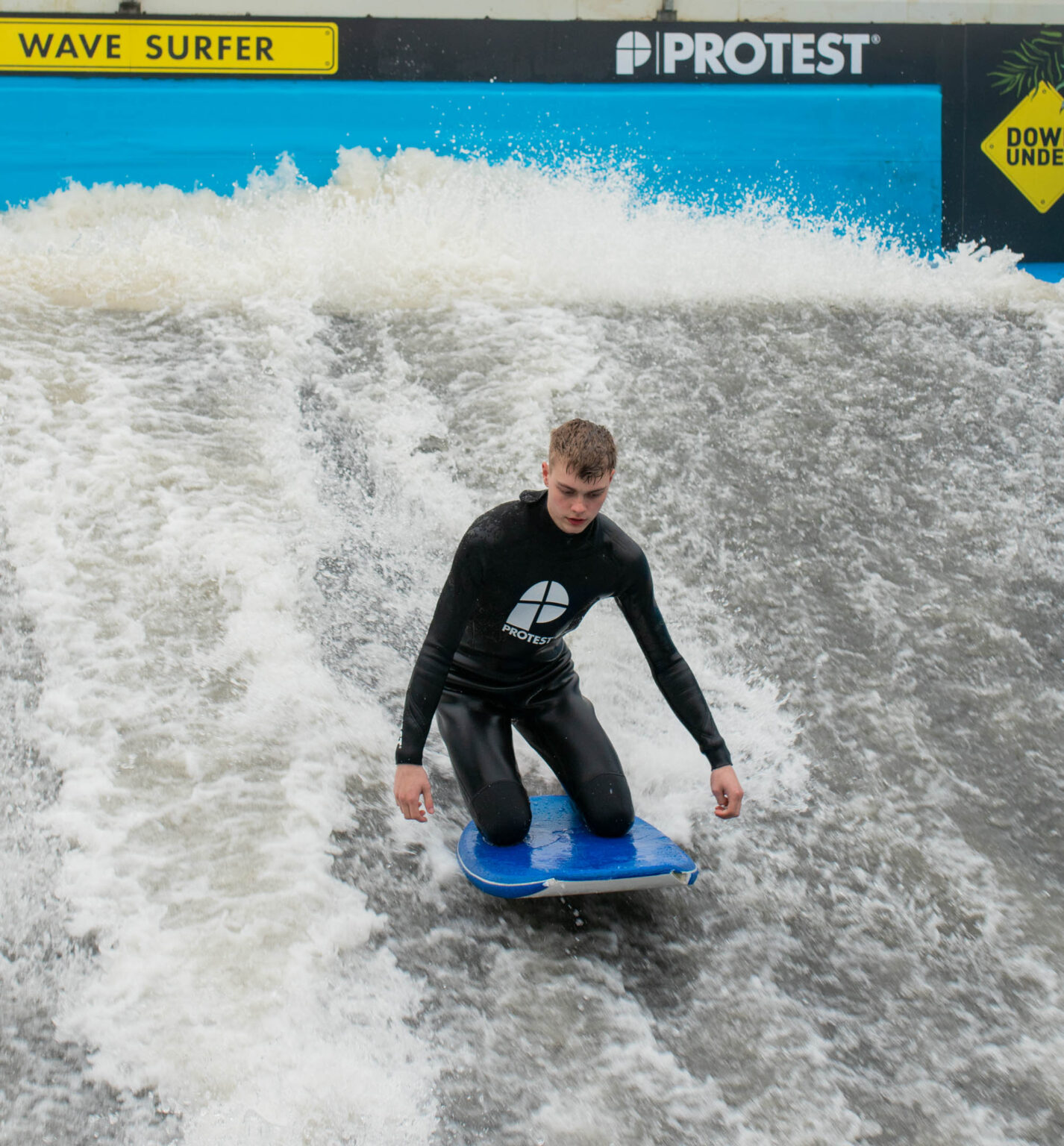 Ja écht: hier dicht bij Utrecht kun je het hele jaar heerlijk surfen