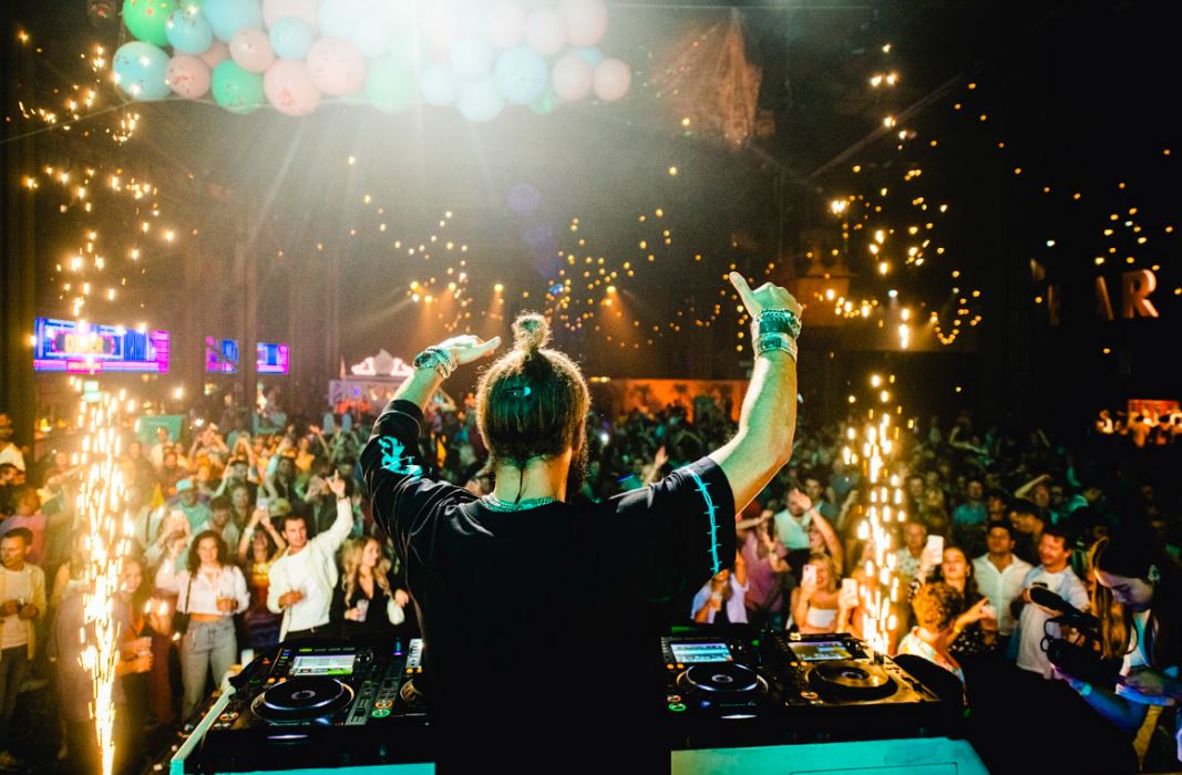 Job alert! Bas werkt bij het grootste mediabedrijf van Nederland: 'Ik ...