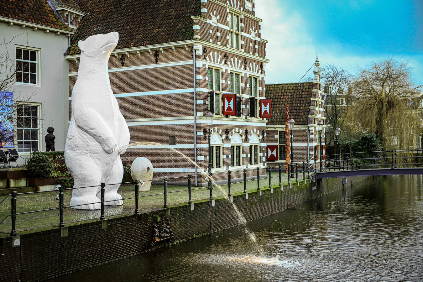 Naar Utrecht of niet? Dit wordt de nieuwe plek van de pissende ijsbeer - indebuurt Utrecht