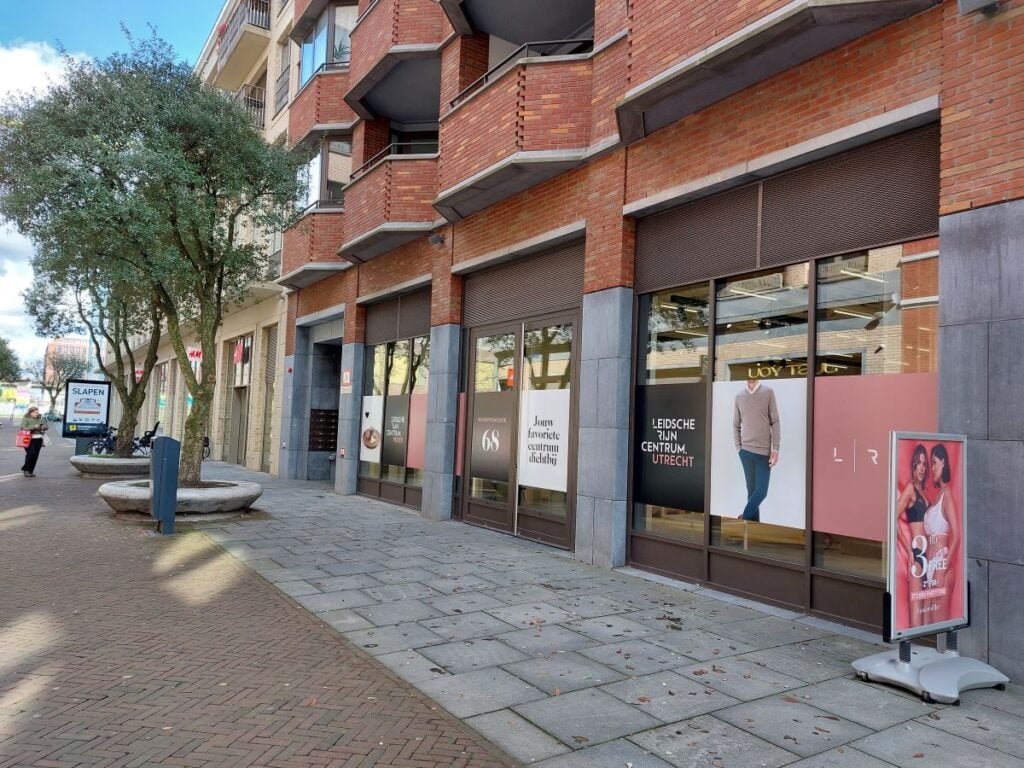 Shoppen maar! Deze nieuwe winkel in Utrecht verkoopt kleding vanaf maat ...