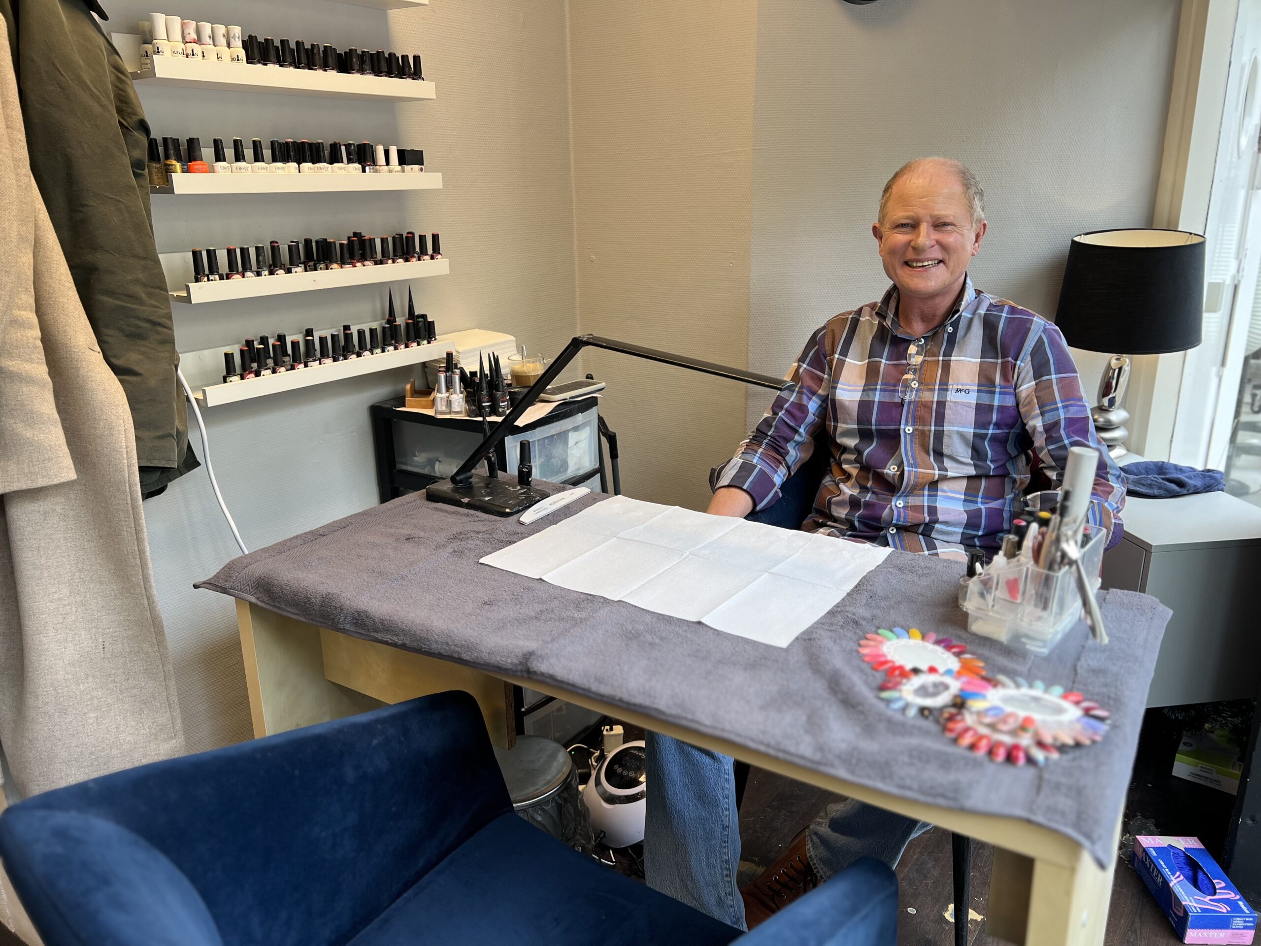 Hans (54) is dé nagelman van Utrecht: ‘Het is nooit stil bij mij aan ...