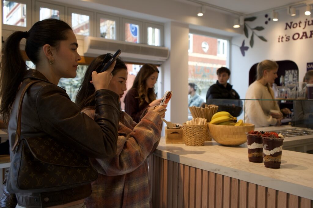 Nieuw in: Bij Oakberry maak je straks je eigen açaibowl - indebuurt Utrecht