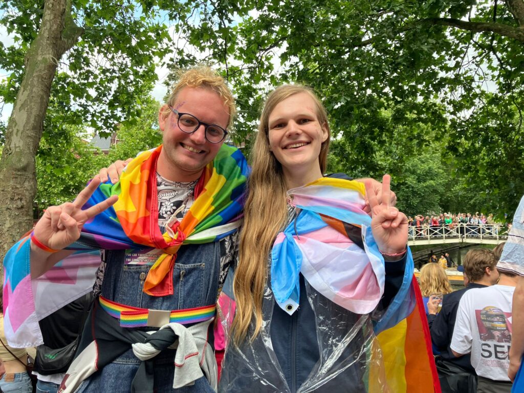 Regenbogen, glitters en héél veel boten: foto’s van Utrecht Pride 2025 ...