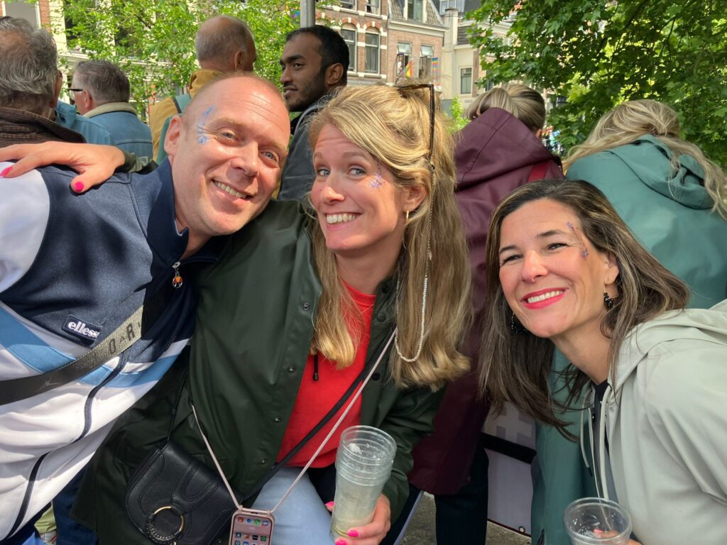 Regenbogen, glitters en héél veel boten: foto’s van Utrecht Pride 2025 ...