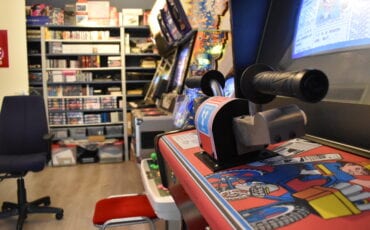 Binnenkijken bij Johan: 'Ik heb de grootste gamehal van Veenendaal in ...