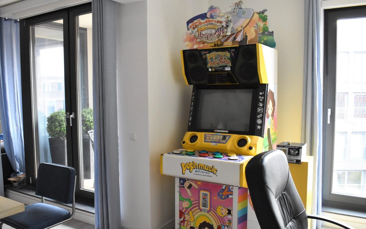 Binnenkijken bij Johan: 'Ik heb de grootste gamehal van Veenendaal in ...