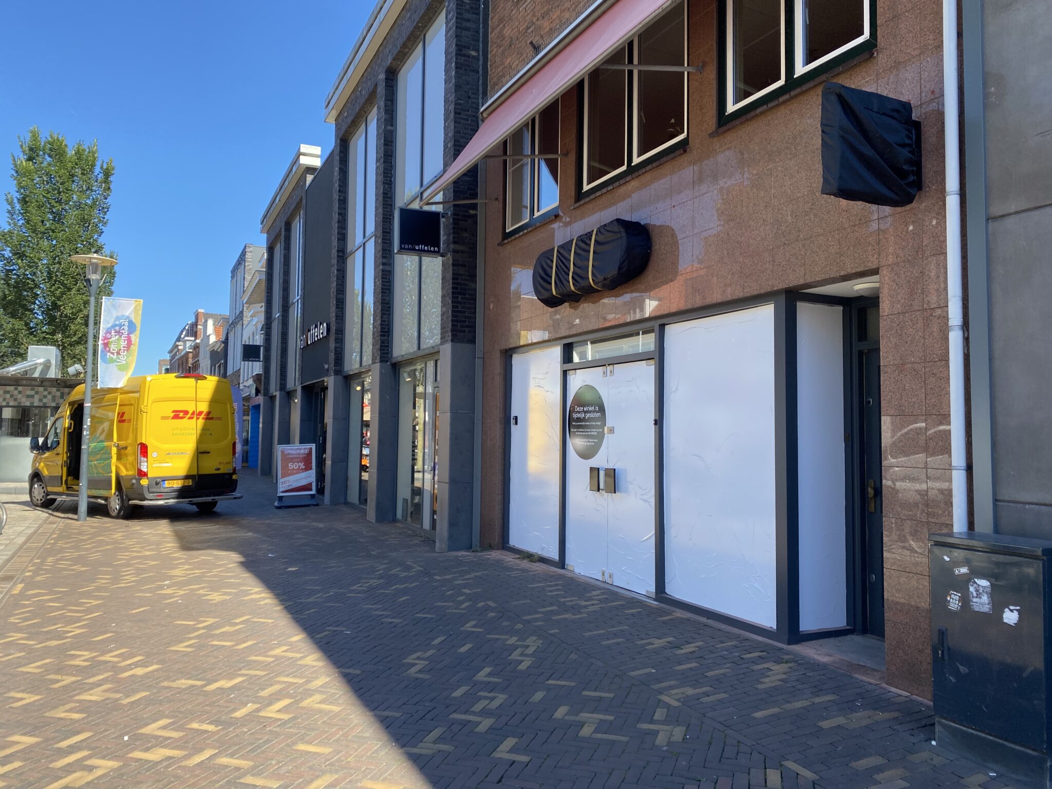 Deze winkel in de Hoofdstraat is tijdelijk dicht (en gaat verder onder ...