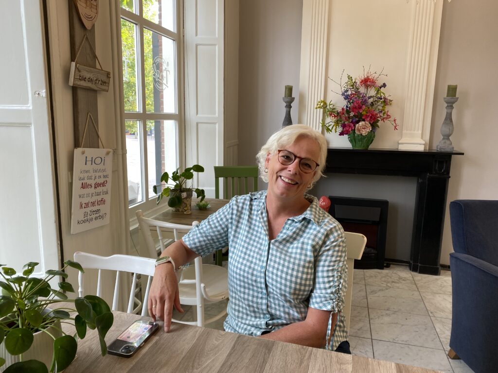 Jorina heropent haar T-Café op een nieuwe locatie: 'Het is hier geweldig'
